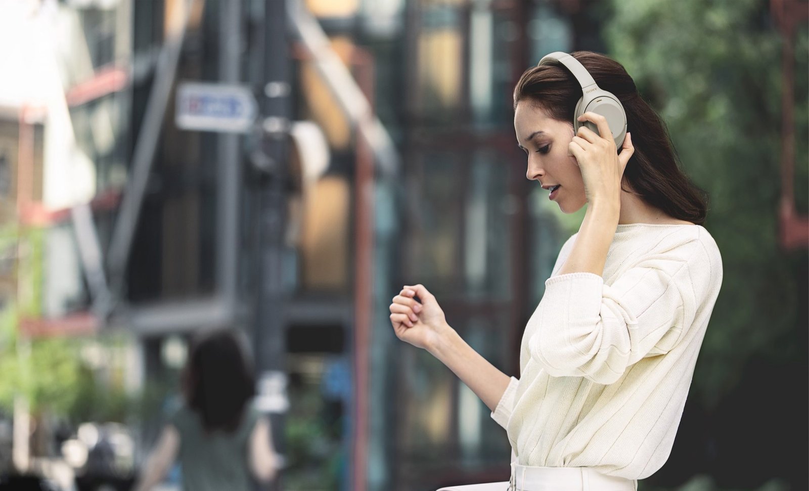How To Choose The Right Headphones | SocialMagz